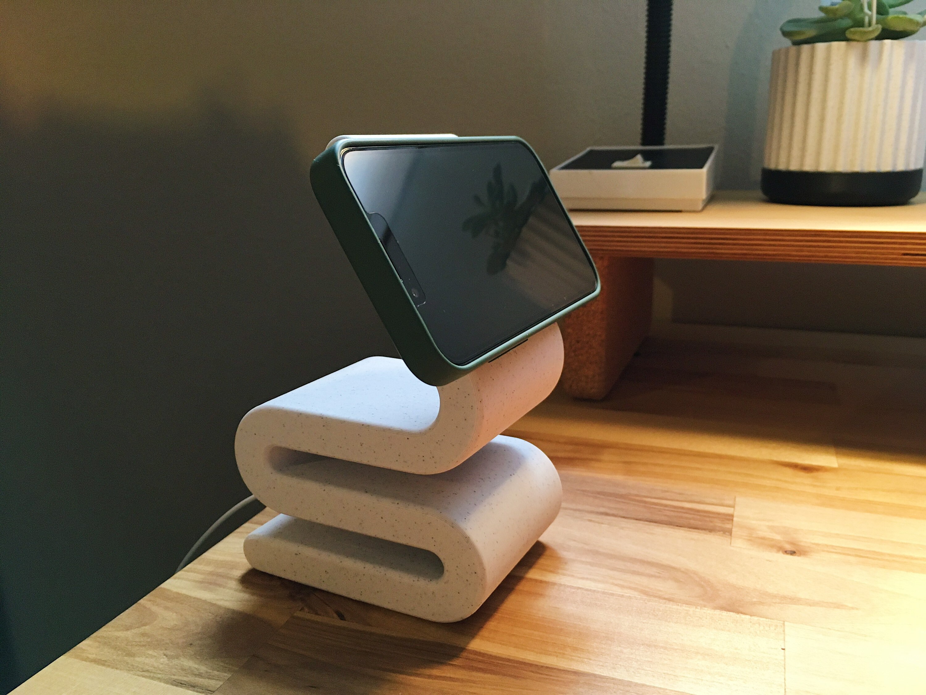The Surge Wavy 3D Printed Magsafe Charger Stand - Etsy UK