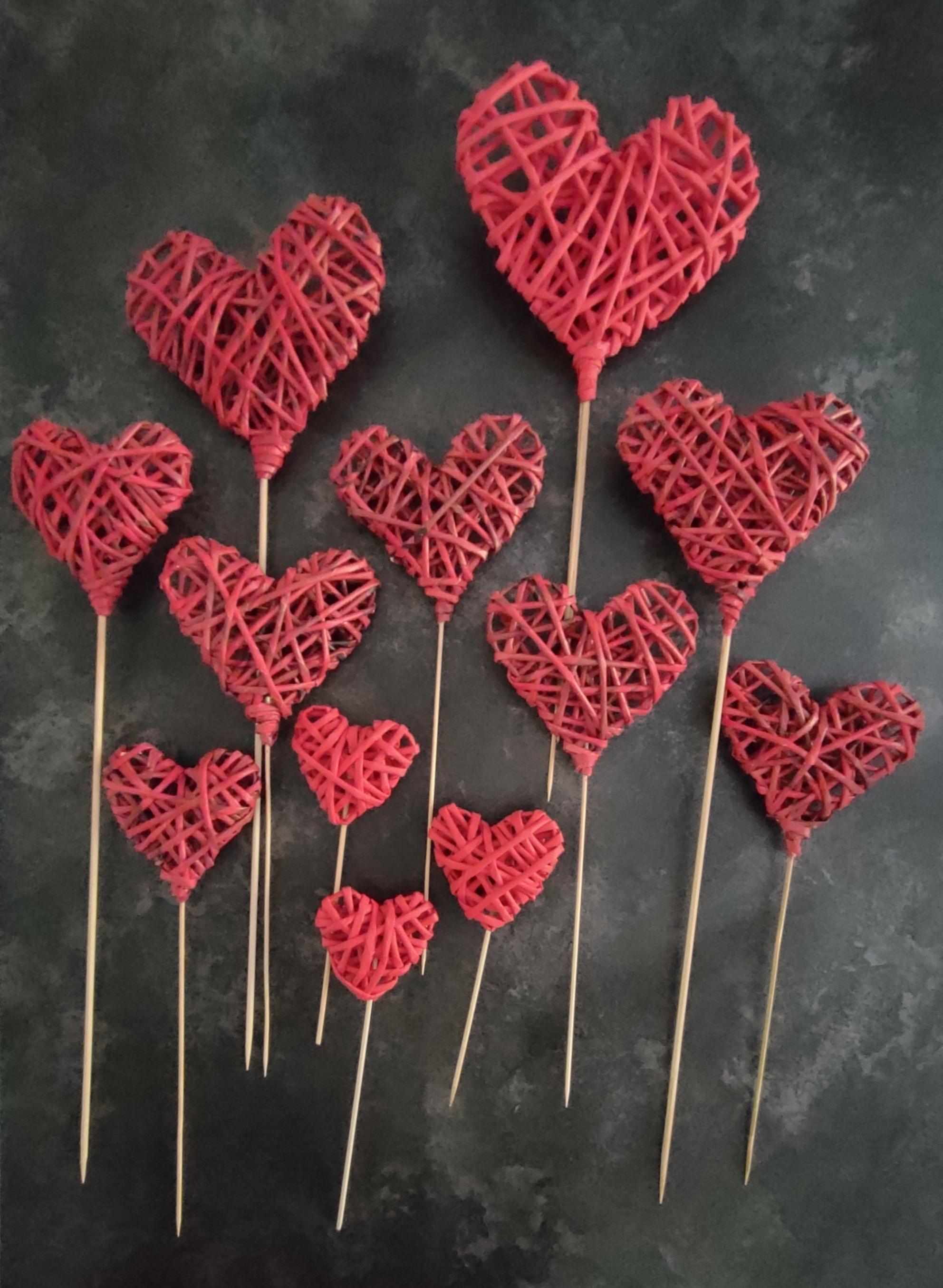 Set of 10 Red Paper Wicker Hearts - 6-16cm Mixed Sizes - Florist Supply ...