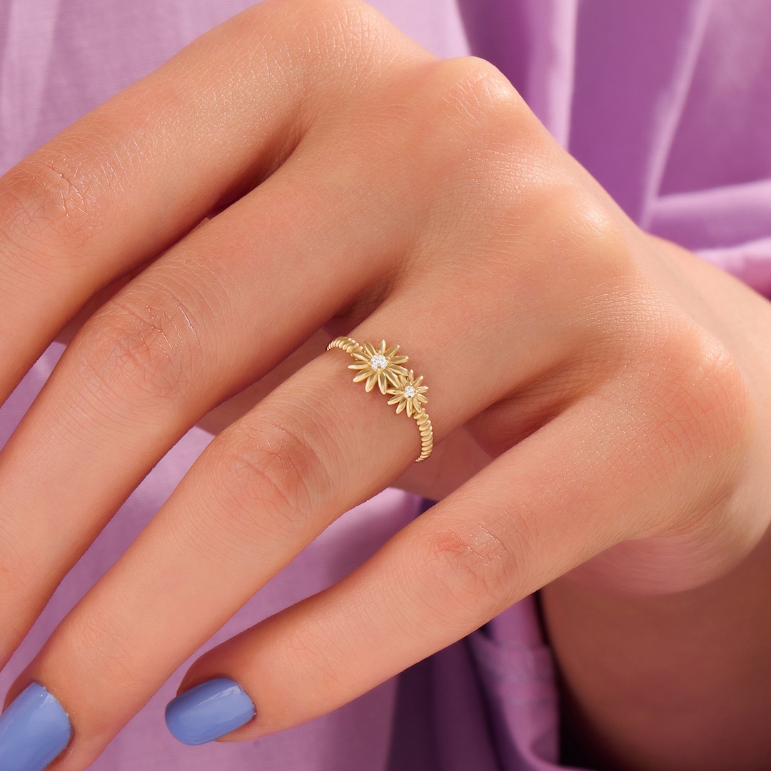 Minimalist Diamond Daisy Ring 14k Solid Gold Flower Ring Dainty Sunflower Ring for Women Gold ...