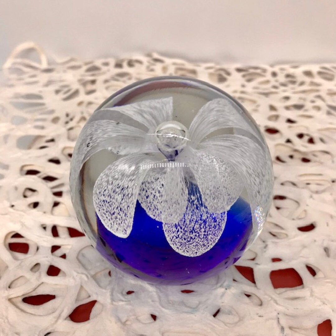 Gorgeous Vintage Hand Blown Glass Paperweight - Etsy