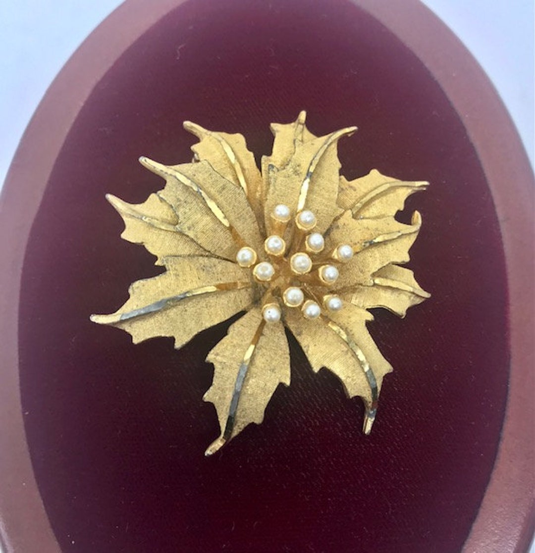 Vintage Brushed and Shiny Gold Pin With 13 Center Pears - Etsy