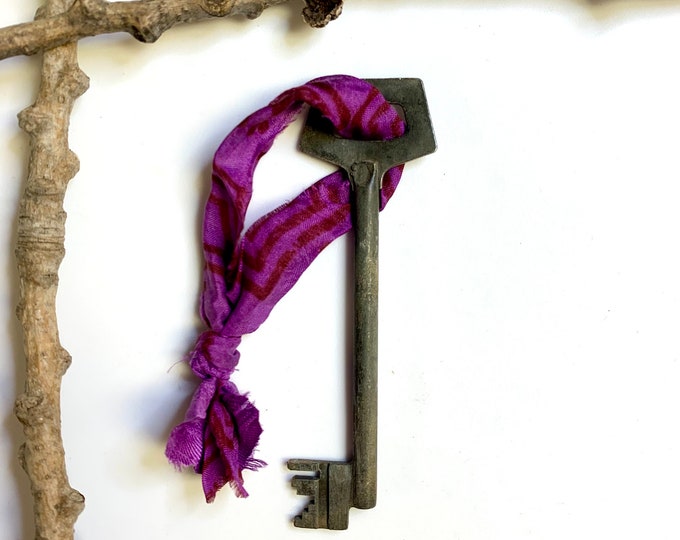 Skeleton Key XL, Tree Decor, Vintage Curiosities, Altar Decoration ...