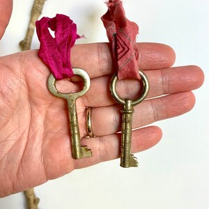 Vintage Skeleton Key Ornament Set: Pink Sari Silk Hangers, Altar Decor ...
