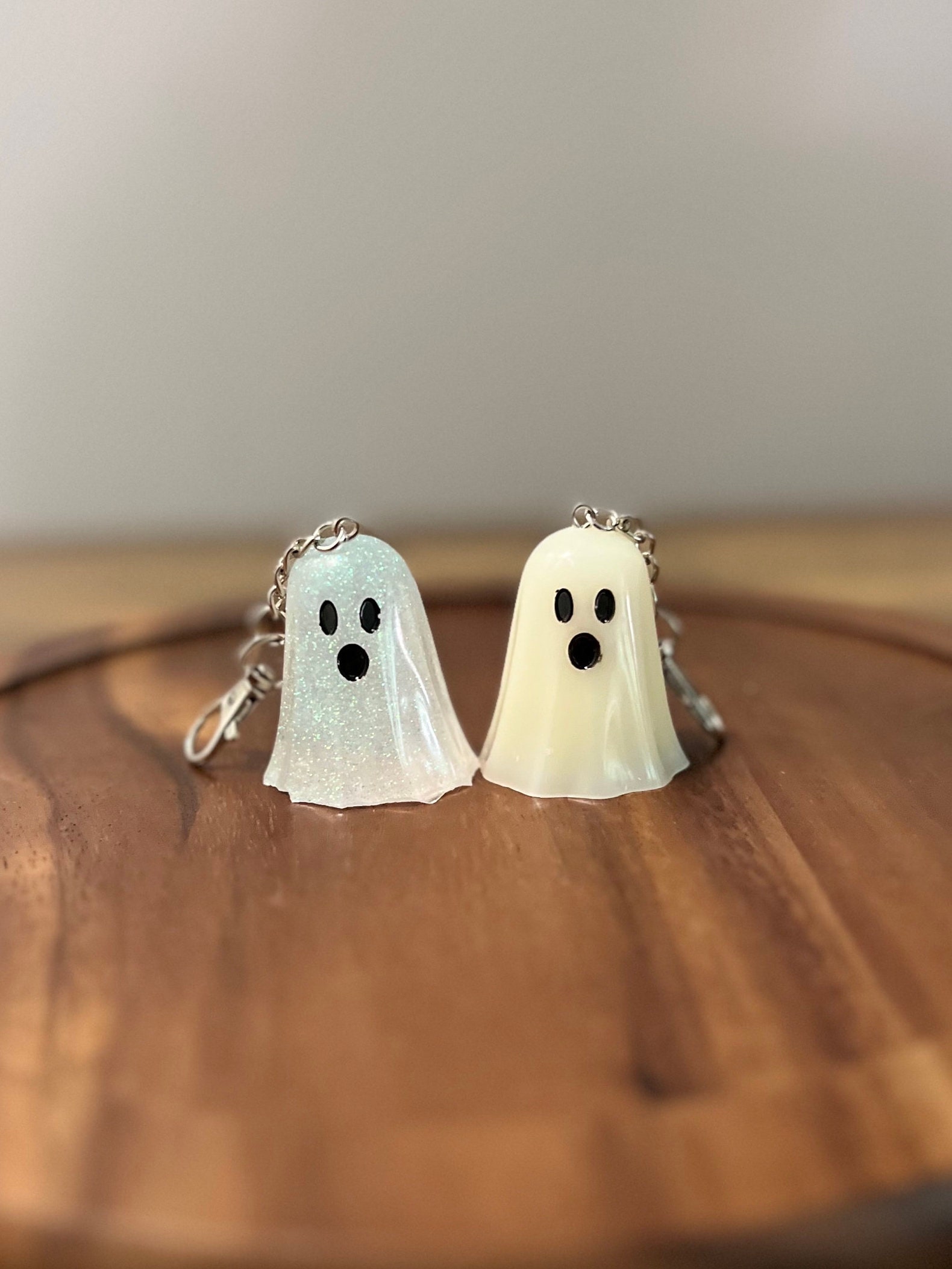 Resin Ghost Keychainhalloween Keychainspooky Keychainghost - Etsy