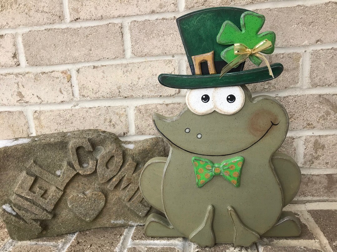 St. Patrick’s Day Decoration, Mantel Decor, Lucky Frog, Leprechaun ...