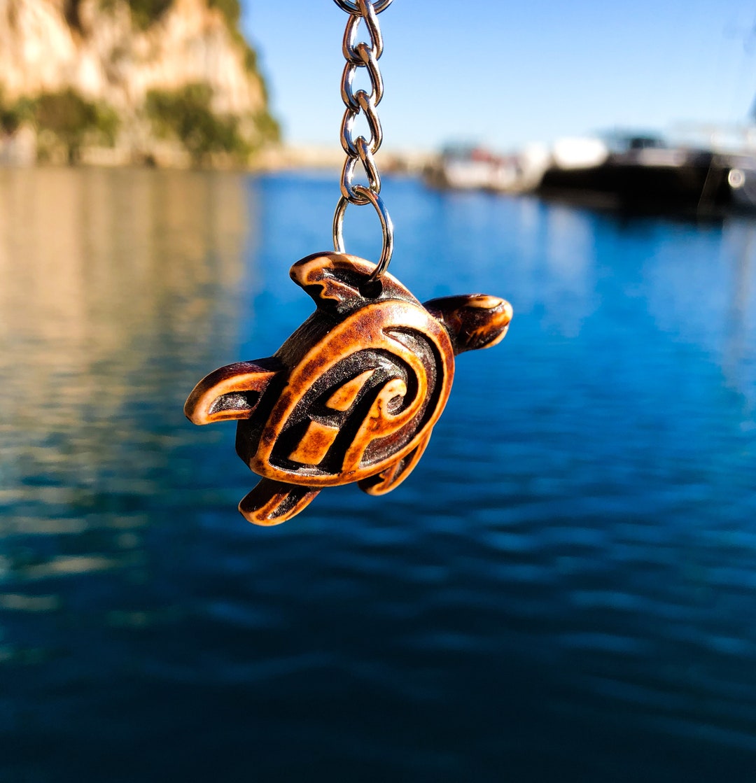 Hawaiian Turtle Keyring | Carved Waterproof Sea Turtle Pendant | Beach ...