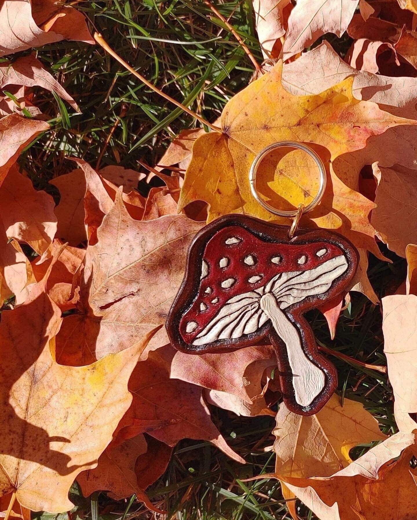 Handmade Leather Keychain / Mushroom Key Chain /hand Painted Leather - Etsy