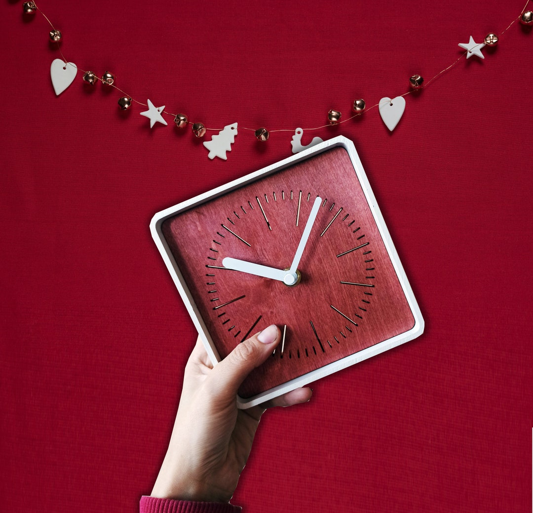 Simple Minimalistic Red Squere Desk Clock, Time Zone Custom Engrave ...