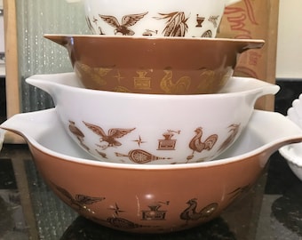 Four Quart and Two and a Half Quart Cinderella Bowls. Pyrex Early ...