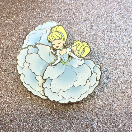 Cinderella Character Frame Fantasy Pin LE 50 - Etsy