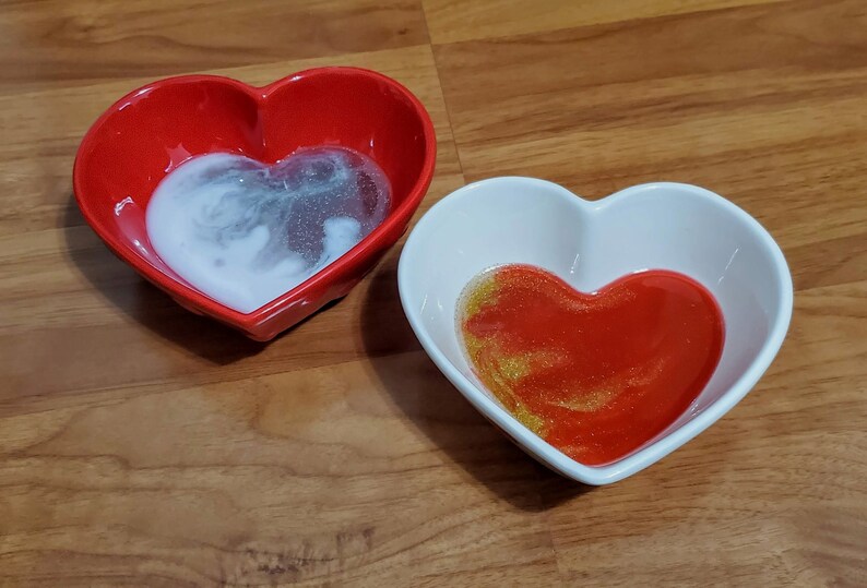 Red and White Heart Shaped Dish With Resin - Etsy Hong Kong