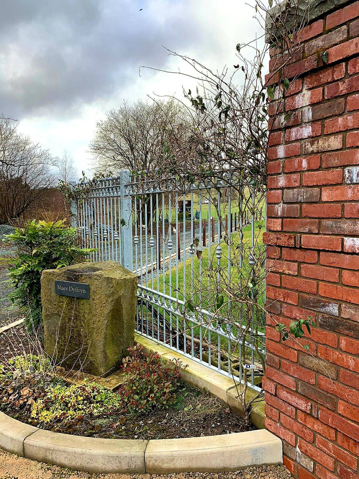 Top Spec Wrought Iron Driveway Gates Estate Entrance Ornate Vintage ...