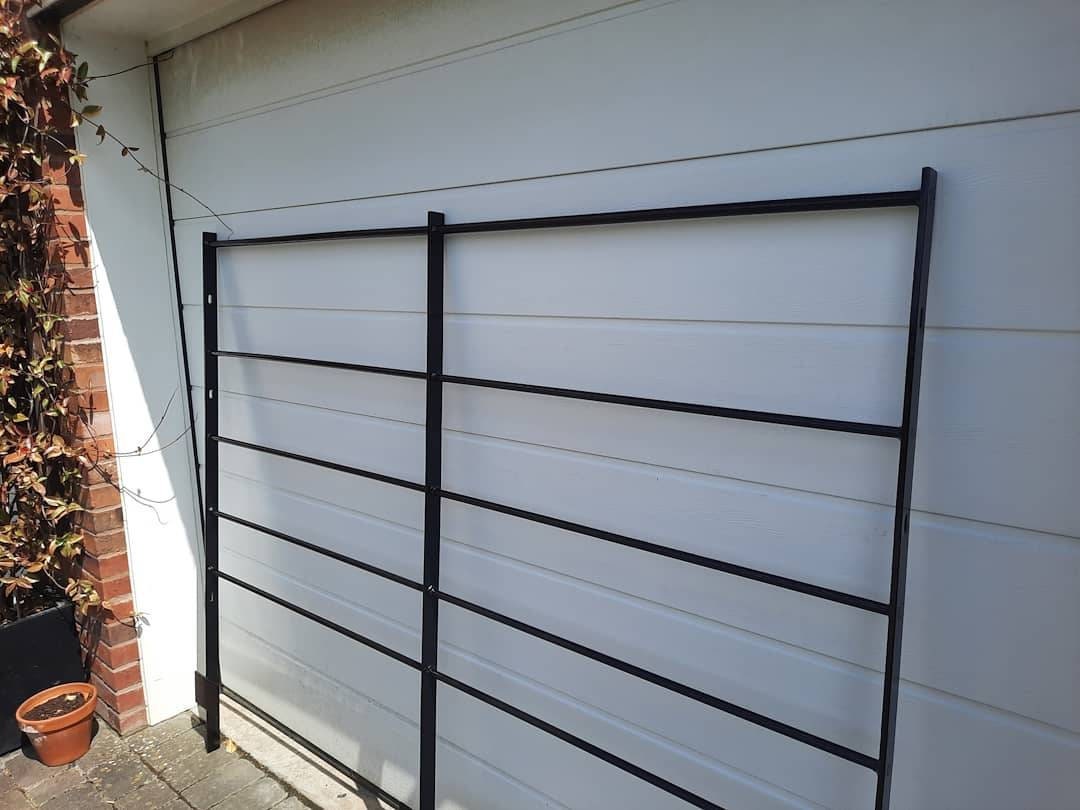 High Quality Estate Fencing Railings Park Parkland Antique Fence ...