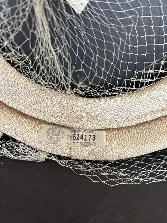 Halo Style 1950s Beige Silk and Netting Women's Vinta… - Gem