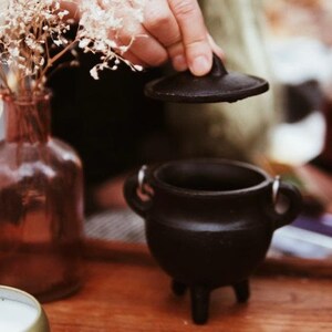 Cast Iron Cauldron With Lids and Metal Handle - Potion Play for Kids ...