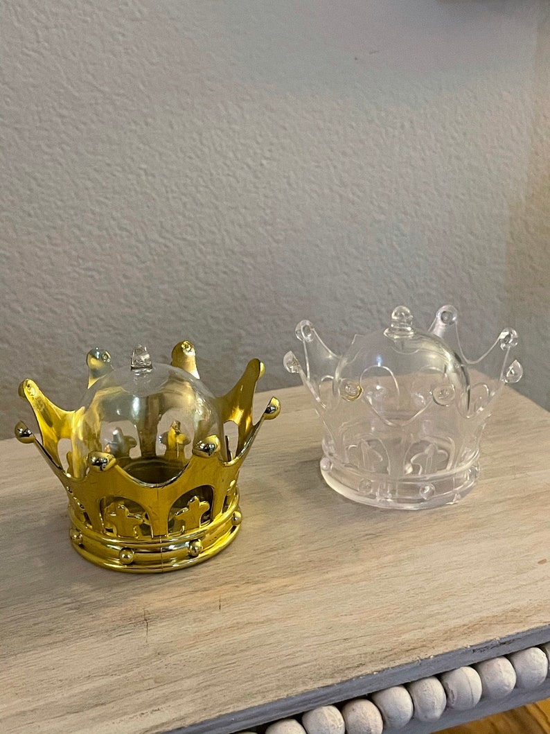 12 Plastic Mini Crown Table Decorations With Clear Dome Lids / Crown ...