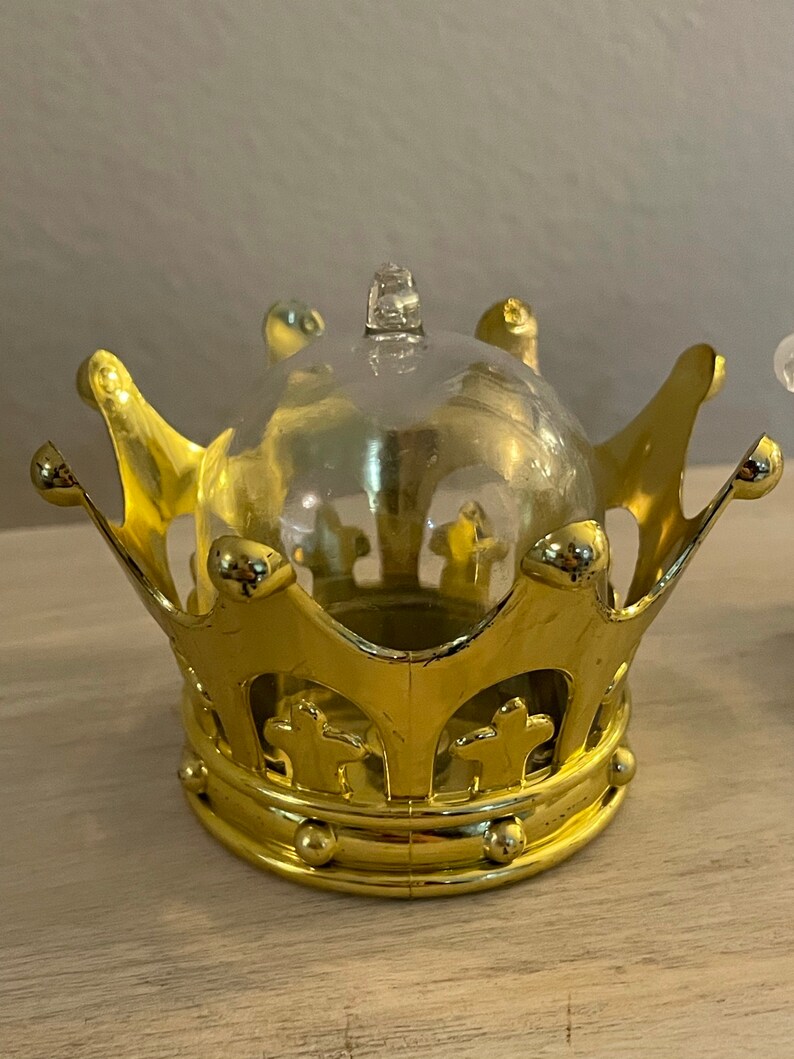 12 Plastic Mini Crown Table Decorations With Clear Dome Lids / Crown ...
