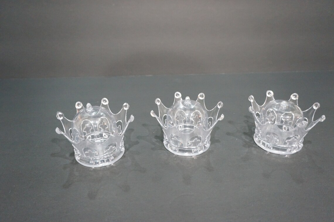 12 Plastic Mini Crown Table Decorations With Clear Dome Lids / Crown ...