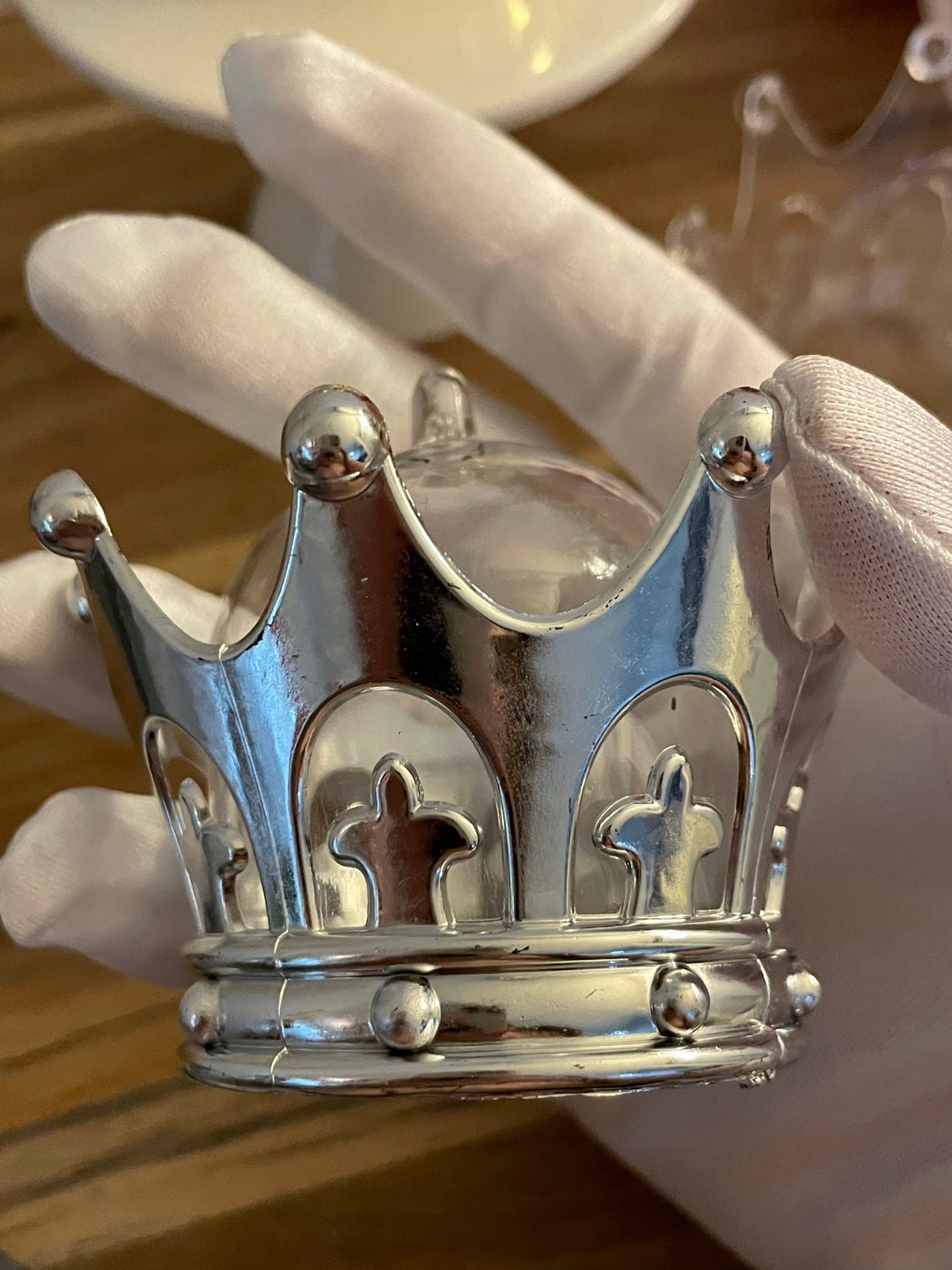 12 Plastic Mini Crown Table Decorations With Clear Dome Lids / Crown ...