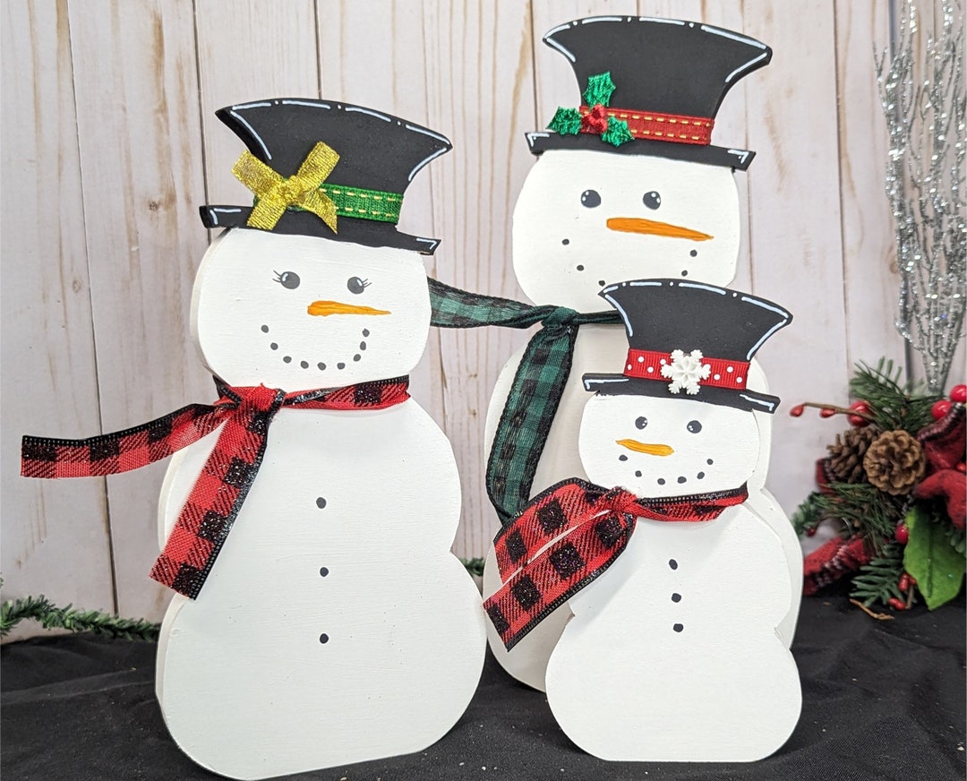 Shelf Sitter Snowmen Family With Festive Hats - Perfectly Handcrafted ...