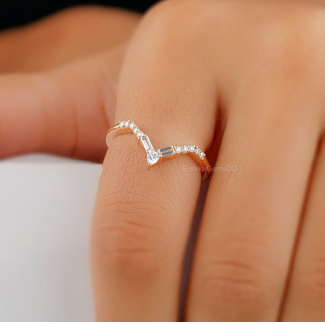 V Shape Diamond Wedding Band, 14K Rose Gold Moissanite Curved Band ...