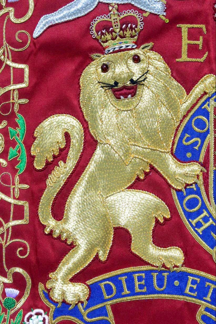 Her Majesty Queen Elizabeth II INSIGNIA Coat-of-arms Trumpet - Etsy