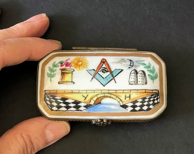 Vintage Freemason Compass & Square Box , Freemasonry Porcelain Pill Box ...