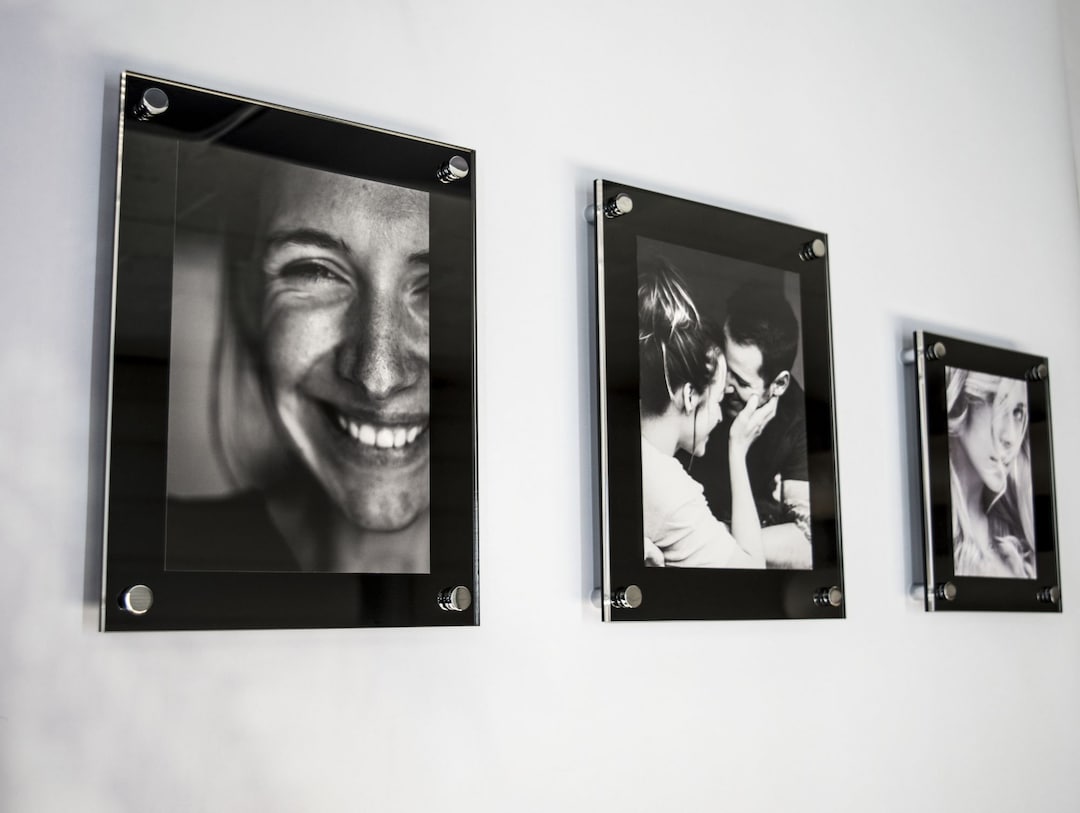 Acrylic Wall Mounted Floating Photo Frames. Frame Photos, Posters, Art ...