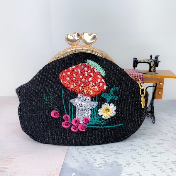 Kiss Lock Purse - Etsy