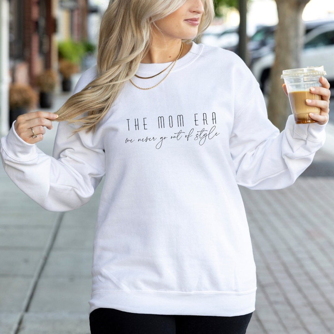 The Mom Era We Never Go Out of Style Sweatshirt 90s Style Minimal ...
