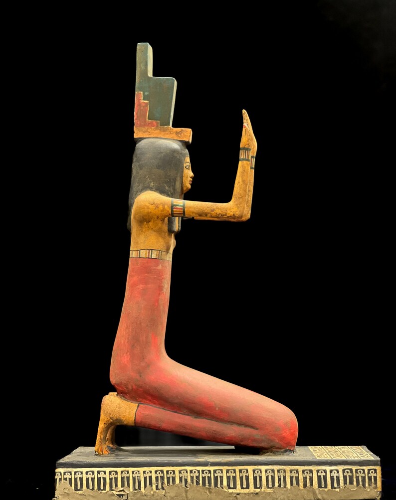 Ancient Egyptian Goddess Isis Kneeling Statue, Isis Statue With Magic ...