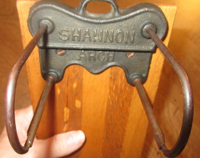 Vintage Antique Cast Iron Shannon Arch 2 Hole Prong Clipboard Hanging 2 ...