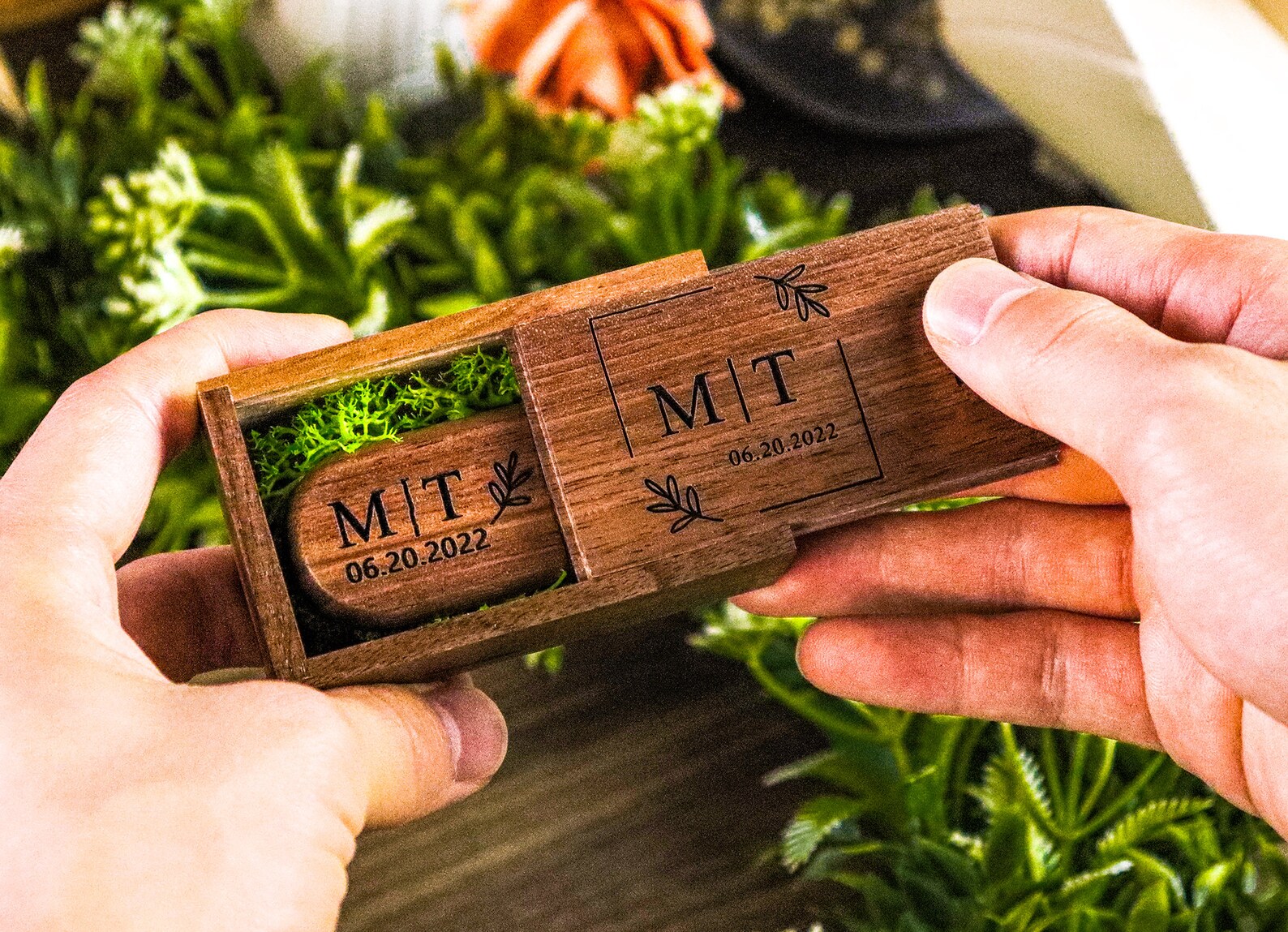 Oval Wood USB Flash Drive & Wooden USB Box Set - Custom Engraved USB ...