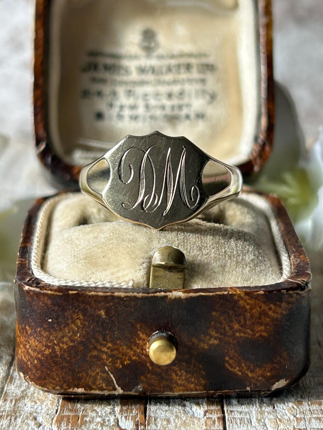 Vintage Shield Signet Ring Monogram DM 9 Carat Yellow Gold 1986, Solid ...