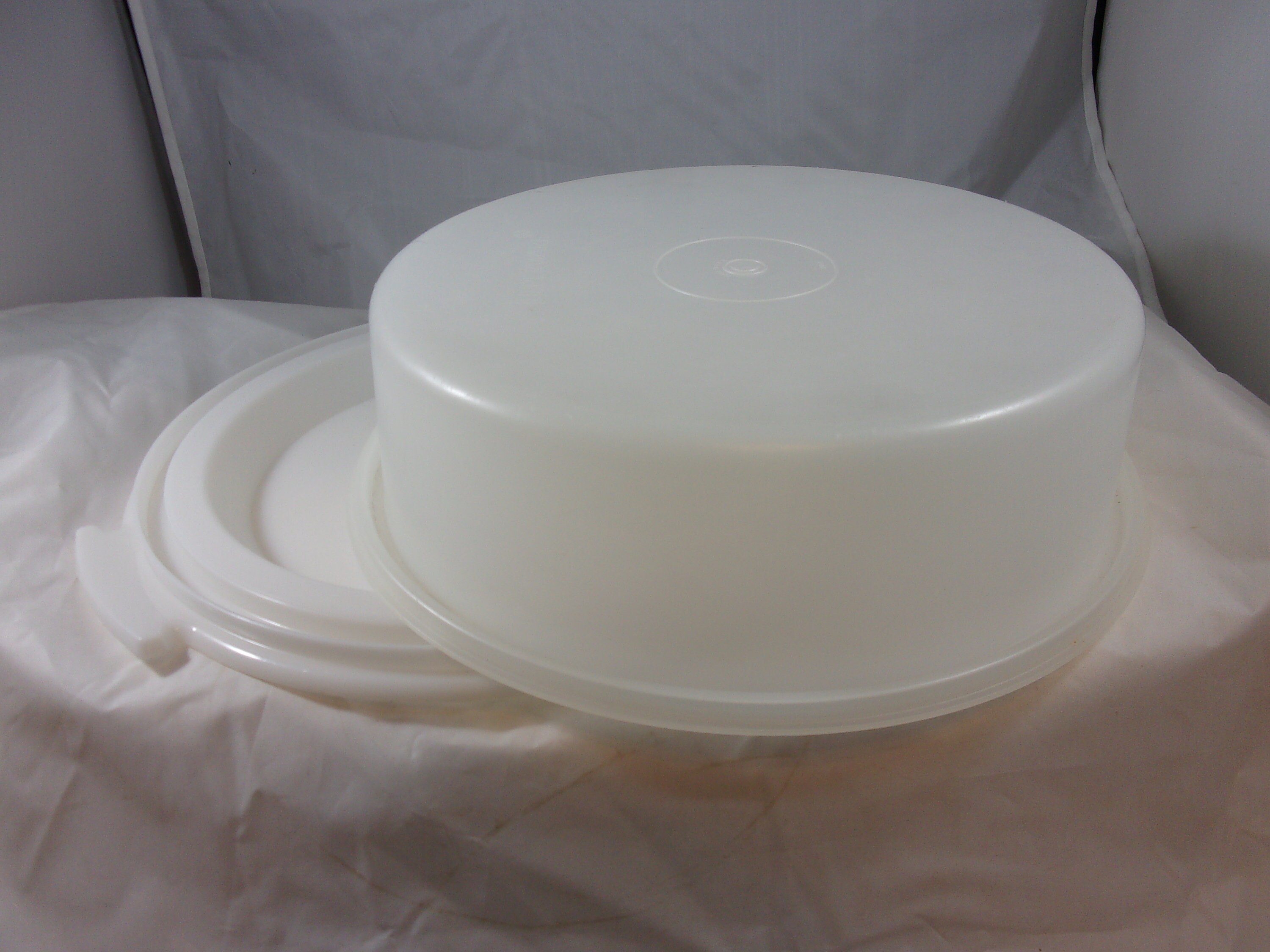 Tupperware Round Pie/cake/cupcake Taker - Etsy UK