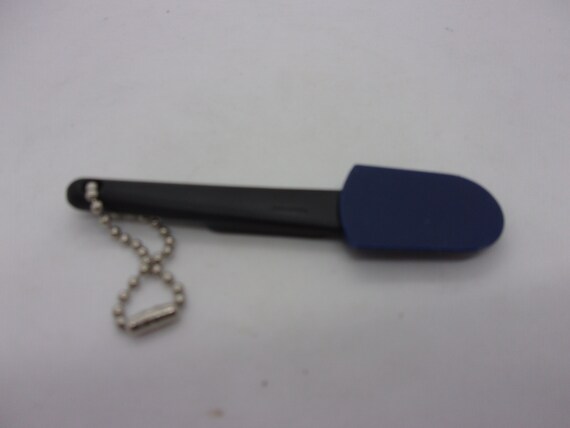 Tupperware Spatula Magnet Keychain - Gem