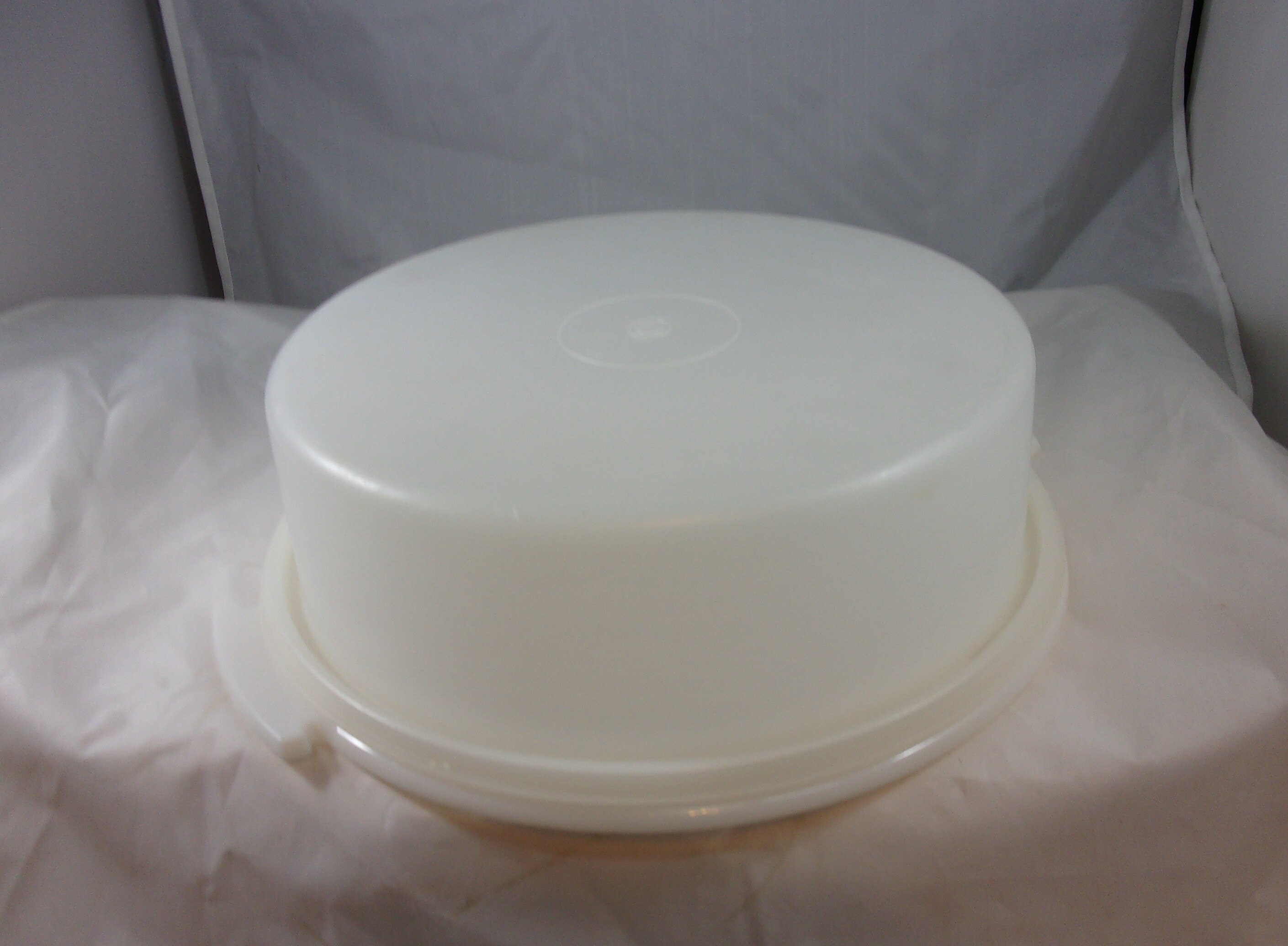 Tupperware Round Pie/cake/cupcake Taker - Etsy UK