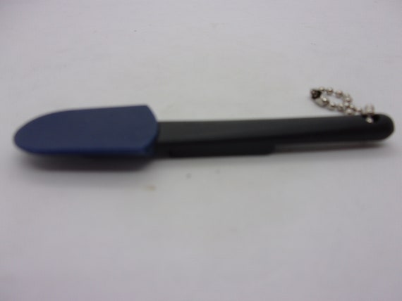 Tupperware Spatula Magnet Keychain - Gem