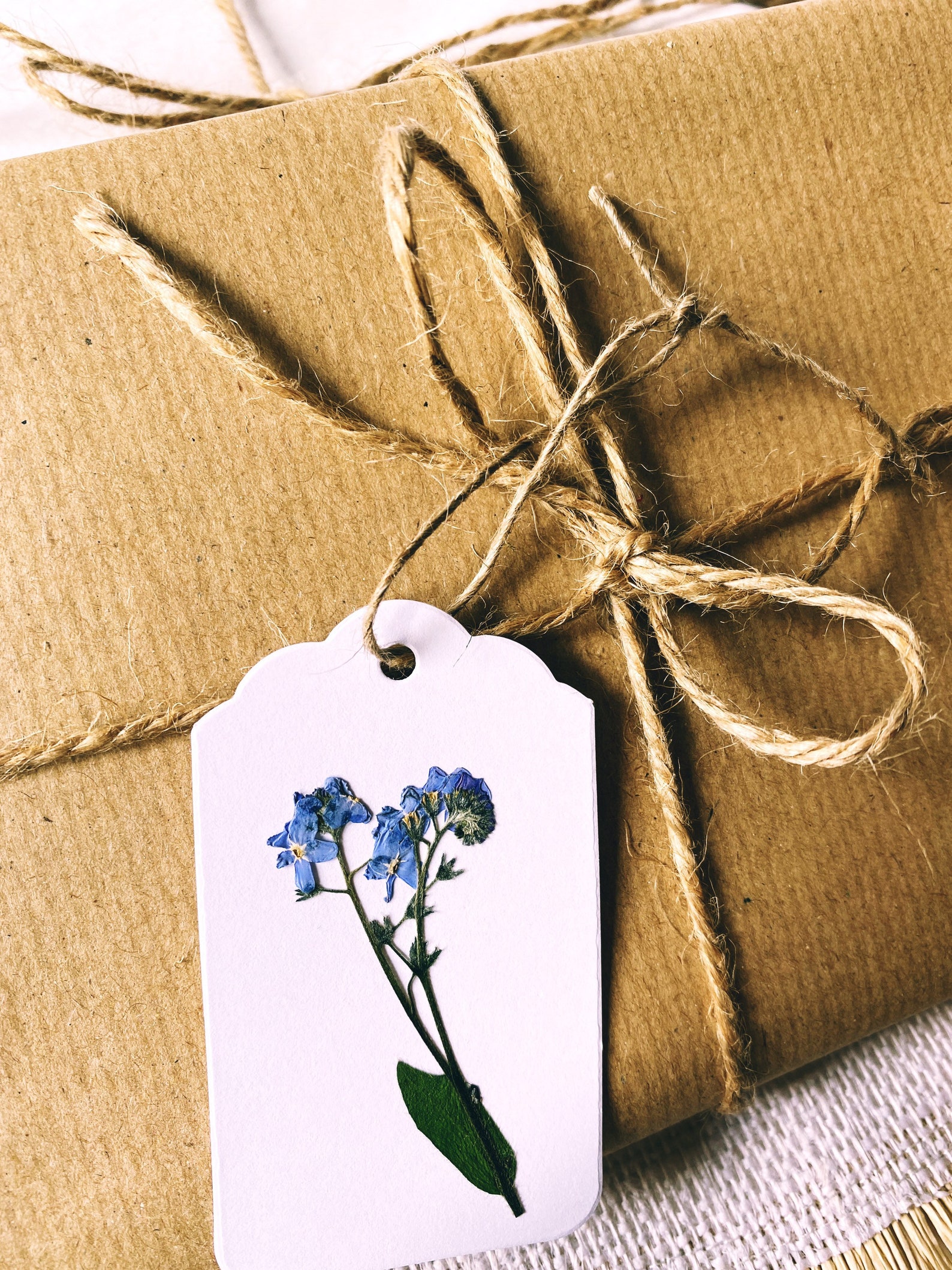 Pressed Flower Gift Tags, Wedding Favour, Botanical Stationary, Pack of ...