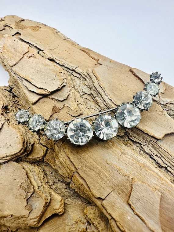 Vintage Crescent Clear Paste Gem Brooch Gear Type Set… - Gem