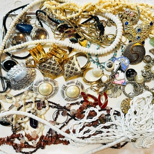 Bulk costume jewelry by the pound store
