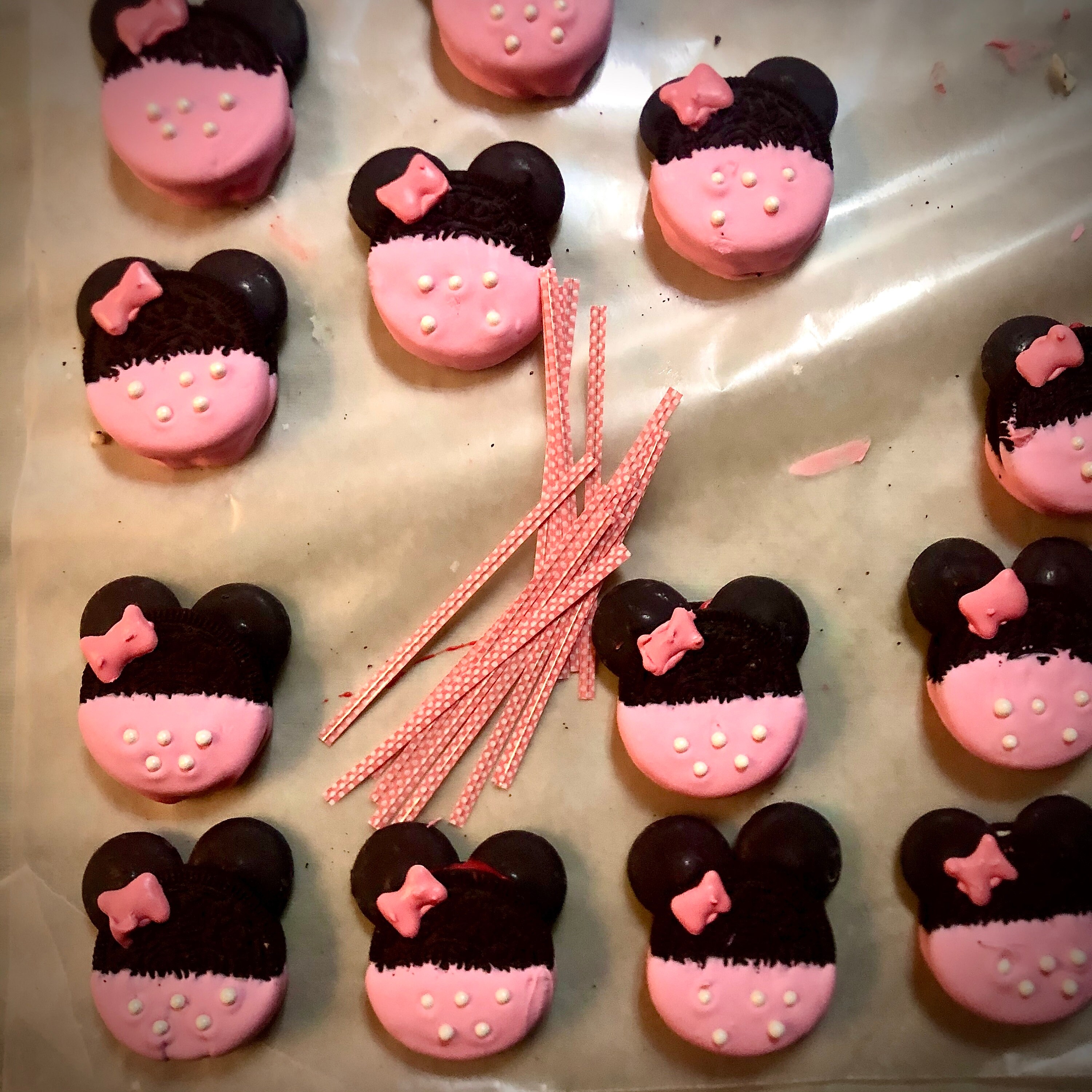 Minnie Mouse Oreo Cookies