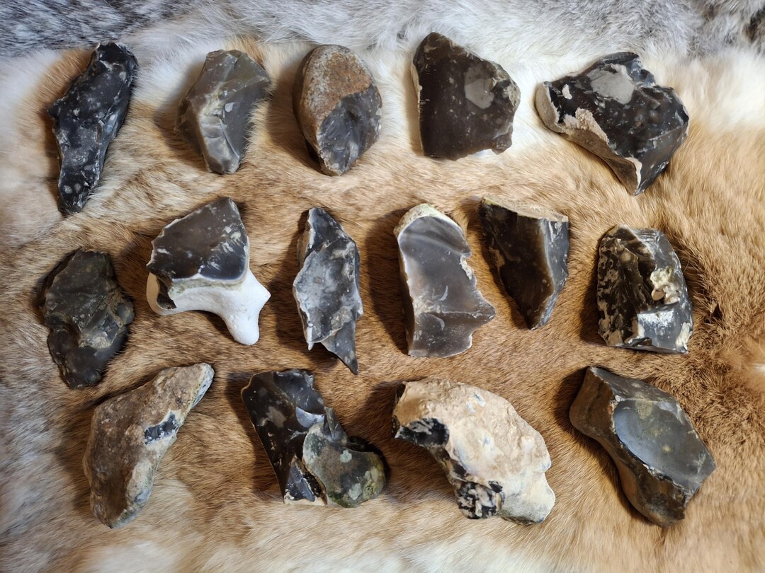 Sharp Flint Flakes for Starting Fires. Flint and Steel, Bushcraft ...