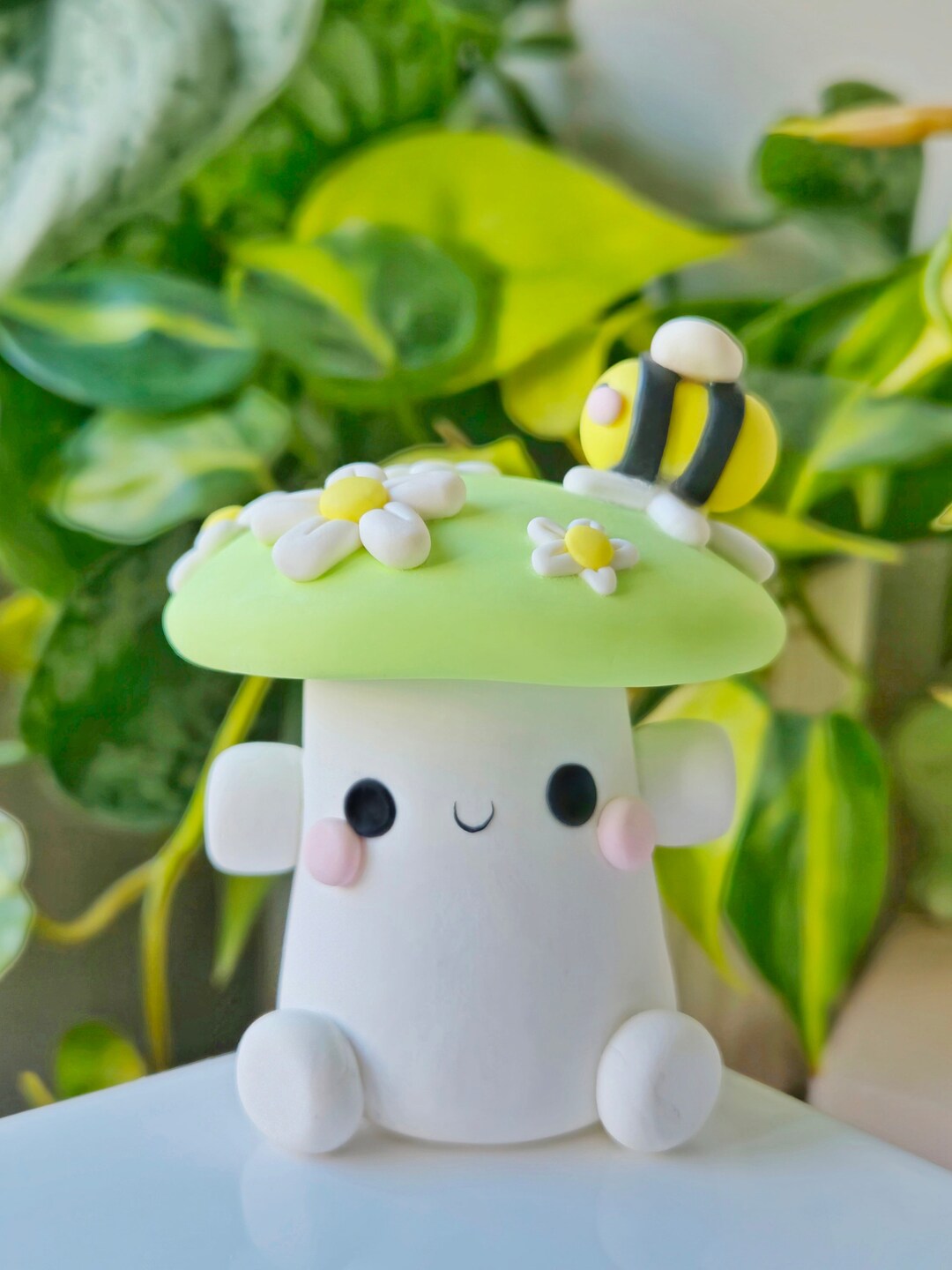 Large Bumblebee Daisy Mushroom Sculpture, Spring Toadstool Figurine ...
