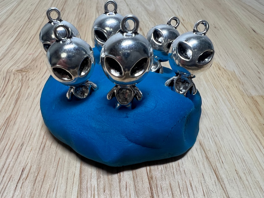 Alien Trinket Mini Silver Alien Charms Space Theme Trinkets Alien Charm ...