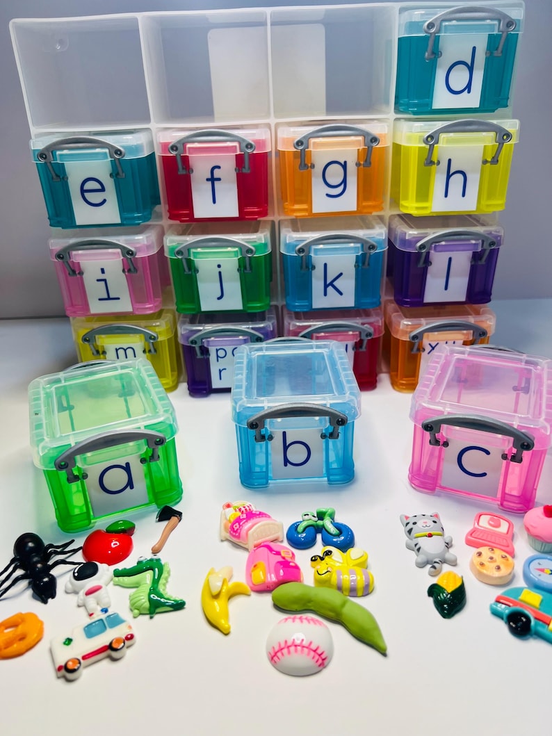 Alphabet Learning Kit: 7 Objects per Letter - Beginning Sounds, Mini ...