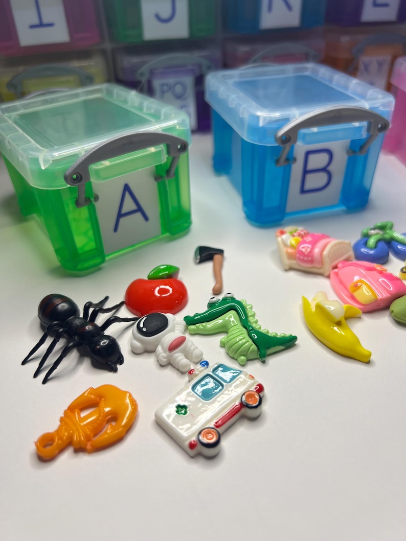 Alphabet Learning Kit: 7 Objects per Letter - Beginning Sounds, Mini ...