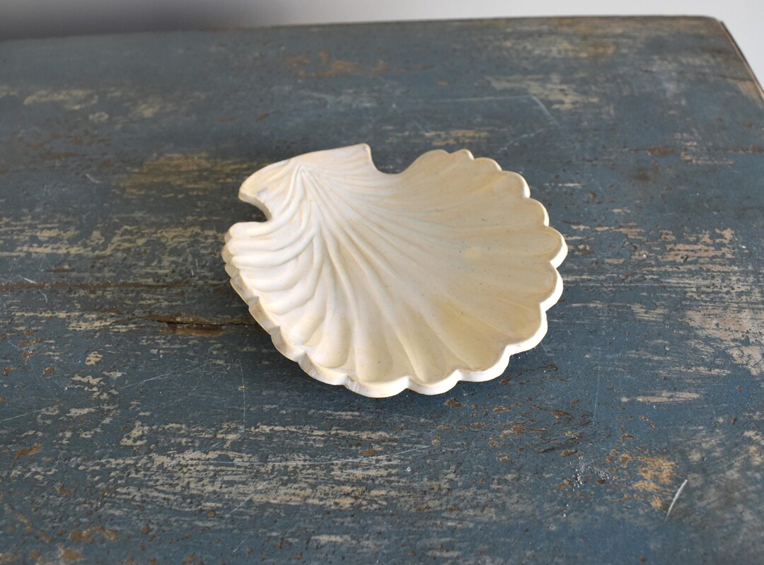Handmade Ceramic Seashell Dish: Pastel Scallop Shell Trinket Holder - Etsy