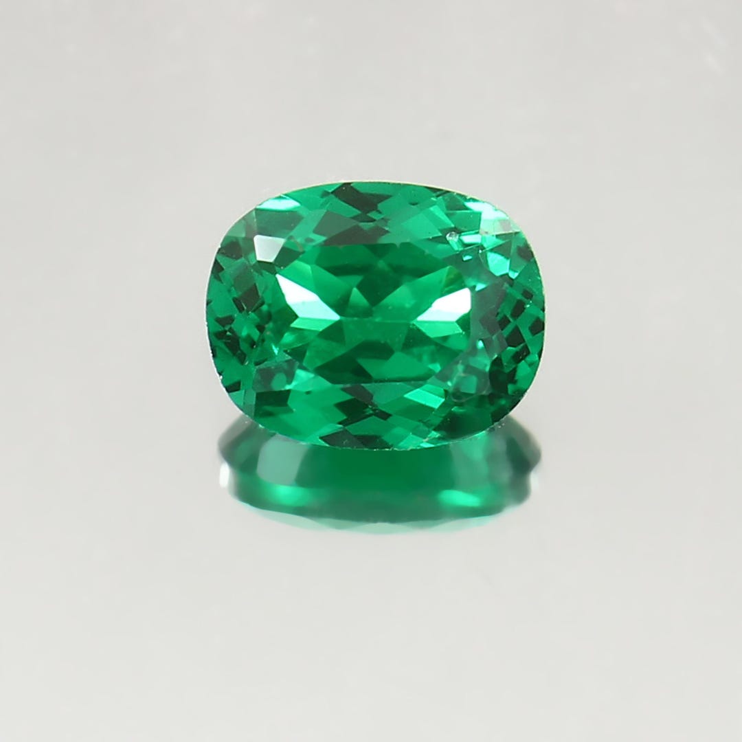 Flawless Beautiful Green Emerald Loose Cushion Cut Gemstone, Loupe ...