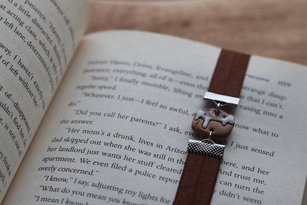 Cinnamon Roll Bookmark | Polymer Clay Bookmark | Elastic Bookmark ...